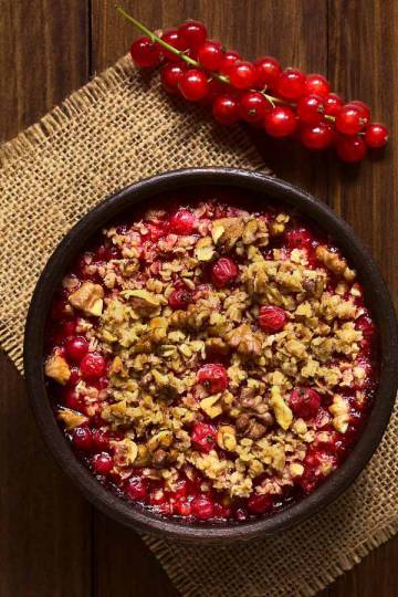 Vegan Red Currant Crumble Recipe with Walnut Crumble Topping - Cinnamon ...